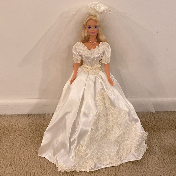 Barbie | Toys | Vintage 9s Barbie Mattel Fantasy Wedding Dress Dream ...